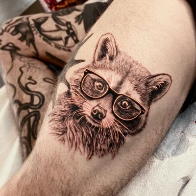 Tatouage de Raton Laveur : Symbolisme et Idées Intéressantes | VeAn Tattoo